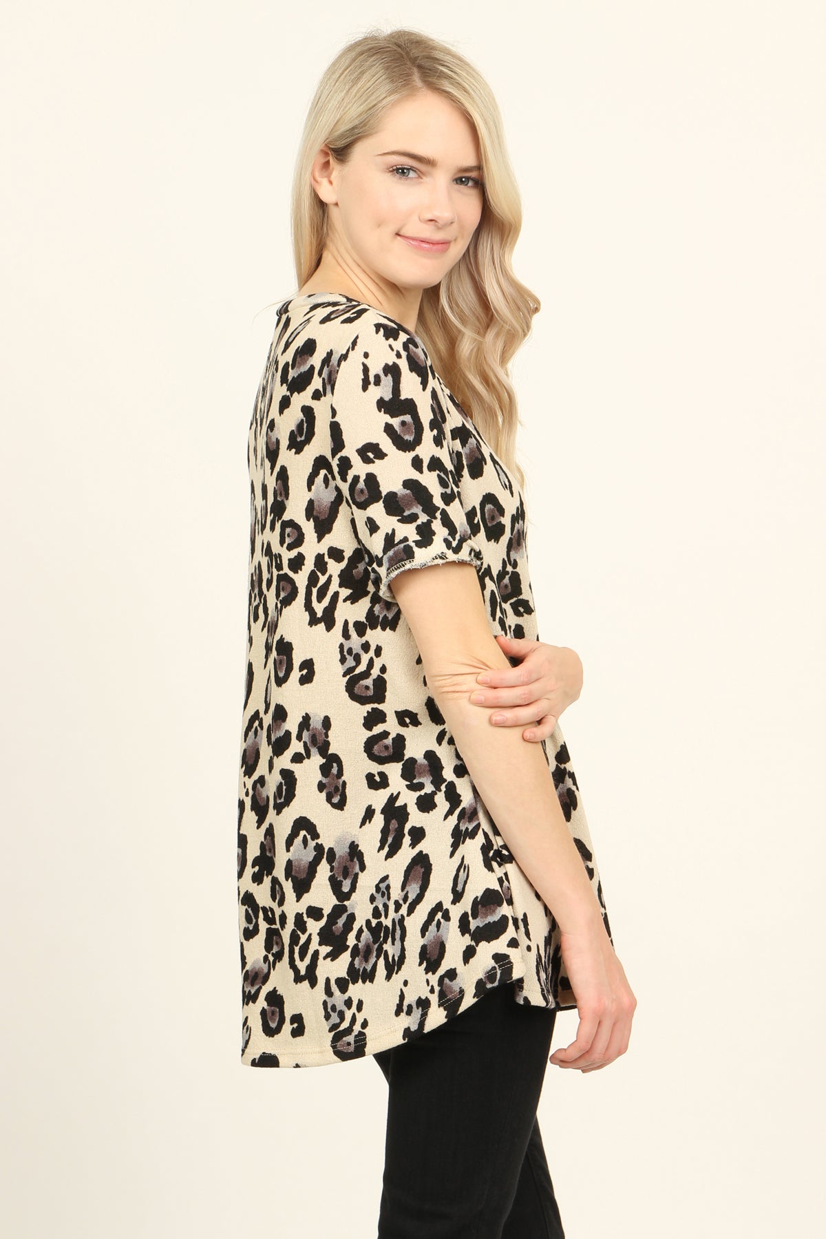 Short Sleeve Leopard Knit Sweater – Riah Fashion